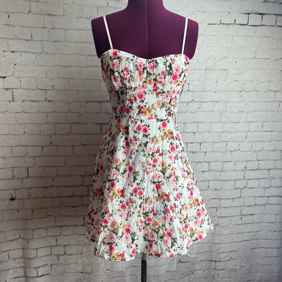 Emerald Sundae | Dresses | Emerald Sundae Size 5 Floral Fit And Flare ...